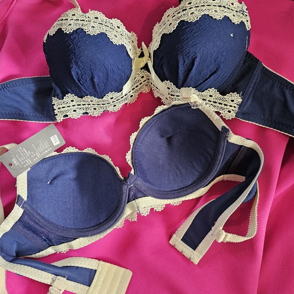 Intimates & Sleepwear | Elegant Lace Trimmed Bra In Navy And Cream ...